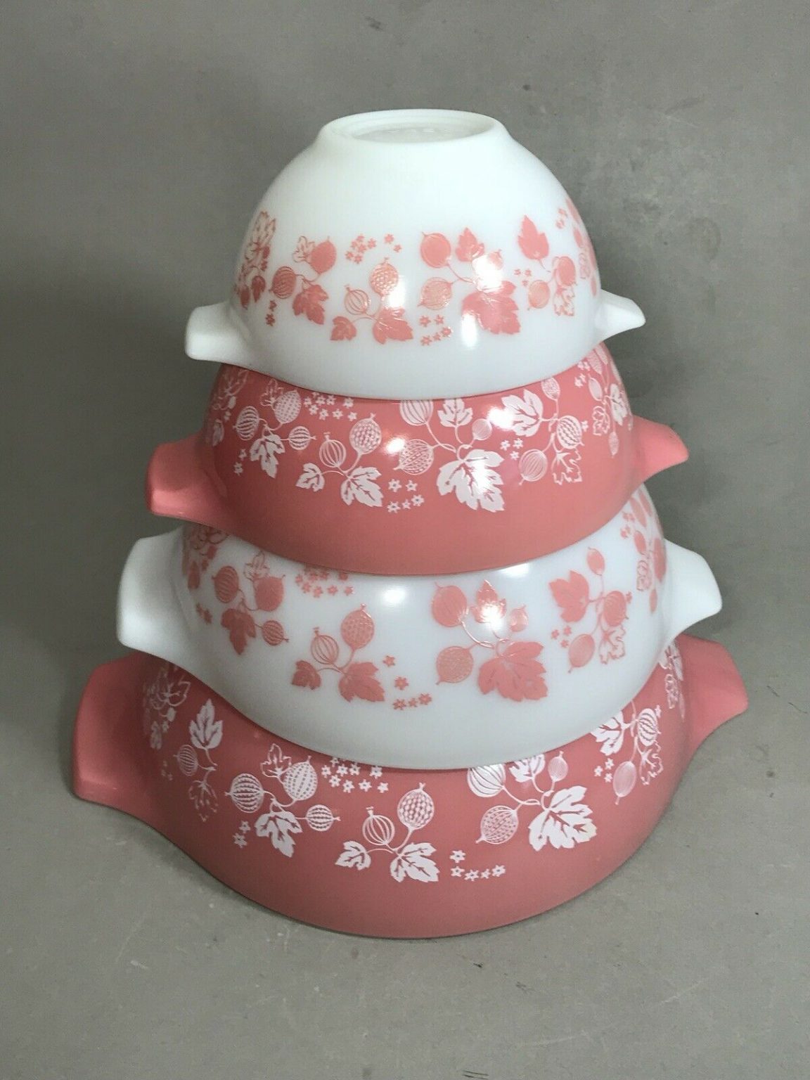 The 10 Most Popular Vintage Pyrex Patterns - Antique HQ